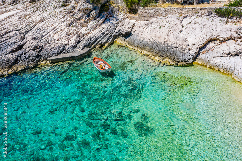 Foto de Mala Travna is a beautiful little bay located on the southern ...
