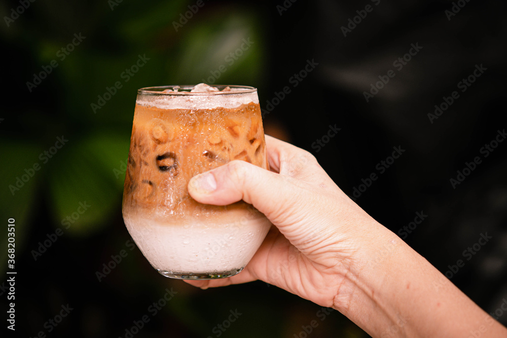 Close up Woman hand holding the glass iced coffee. hand hold Ice coffee ...