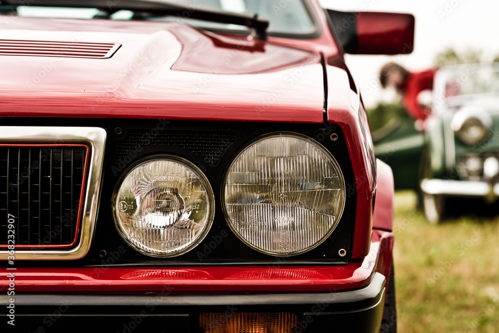 Foto de lancia delta, vintage italian compact limousine, sportscar do ...