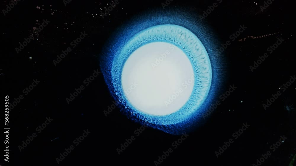 Vidéo Stock Silver, Blue, and White sun solar flare reaction with ...