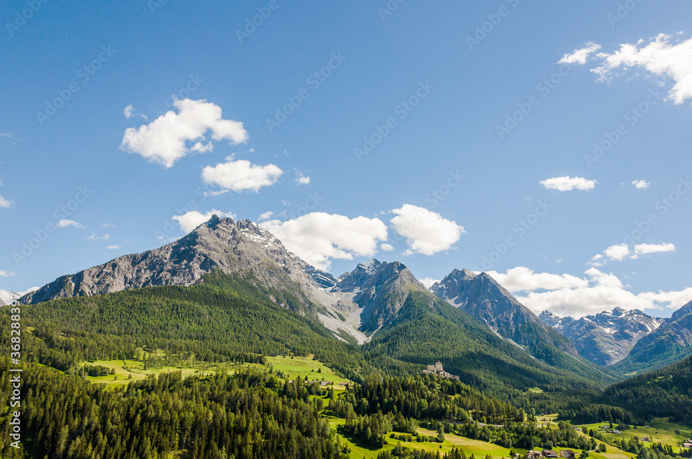 Foto de Scuol, Tarasp, Unterengadin, Bergdorf, Schloss, Fontana ...