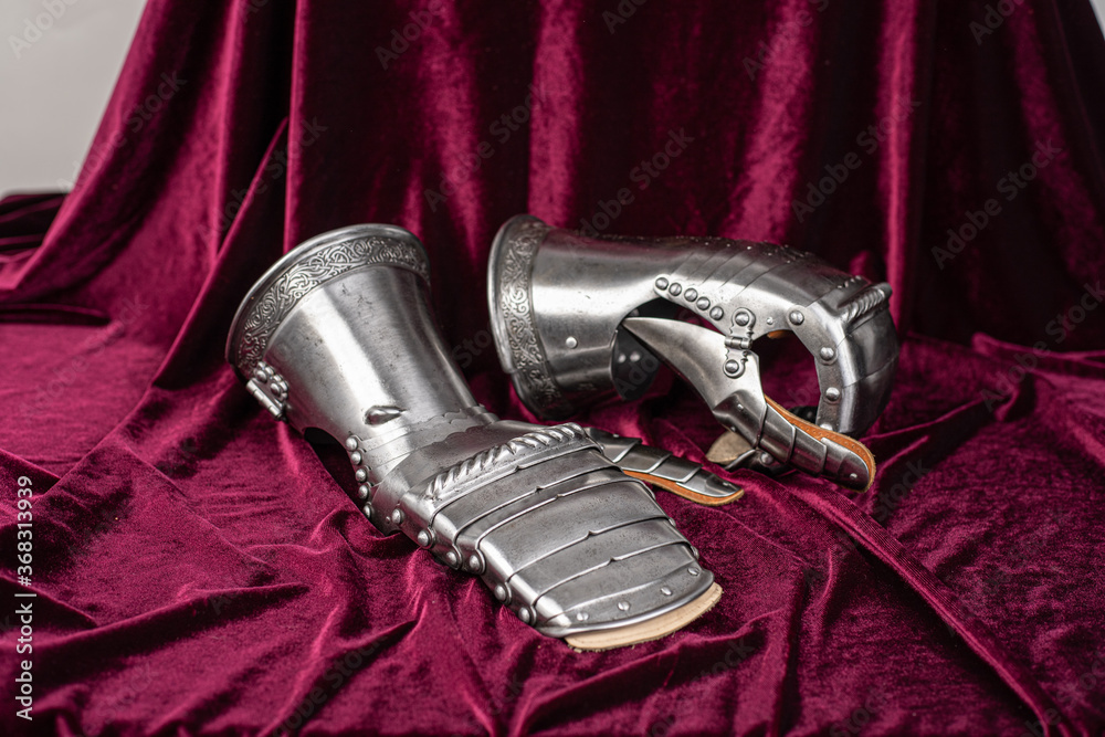 Reconstruction of Renaissance plate gauntlets for tournaments of ...