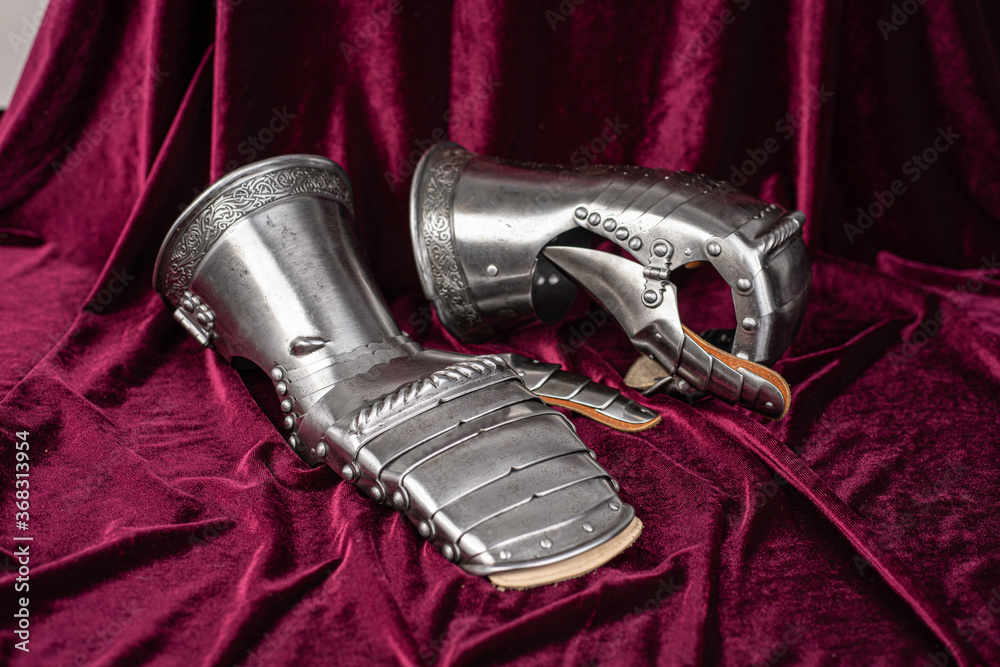 Reconstruction of Renaissance plate gauntlets for tournaments of ...
