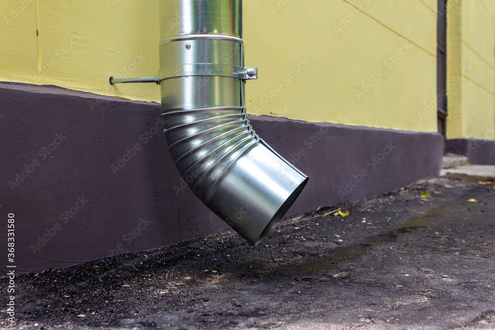 Fotografia do Stock: Aluminum gutter box water collector box for roof ...