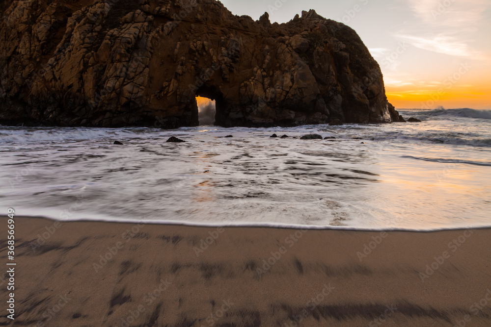 Sunset Through Portal of Keyhole Arch aka Pfeiffer Beach Arch at ...