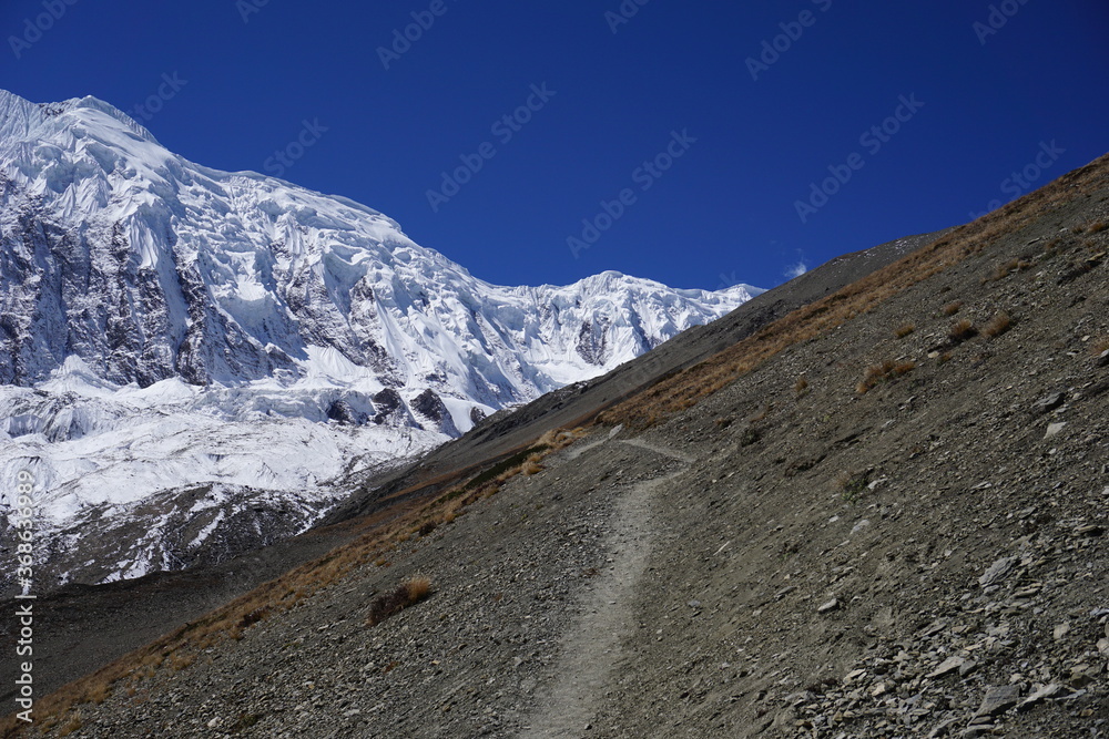 High altitude trekking trail towards Tilicho peak, Tilicho Lake and ...