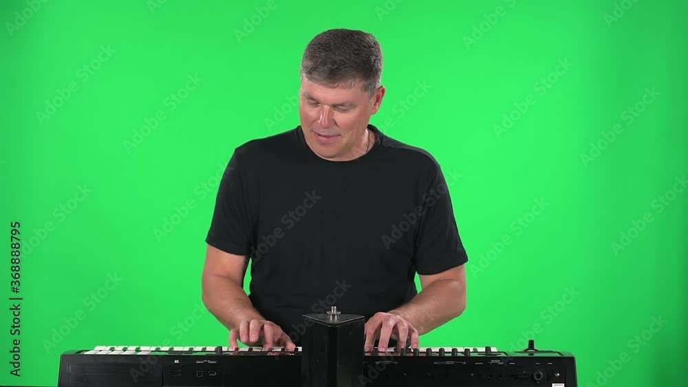 Vidéo Stock Portrait musician is looking at the camera and playing on ...