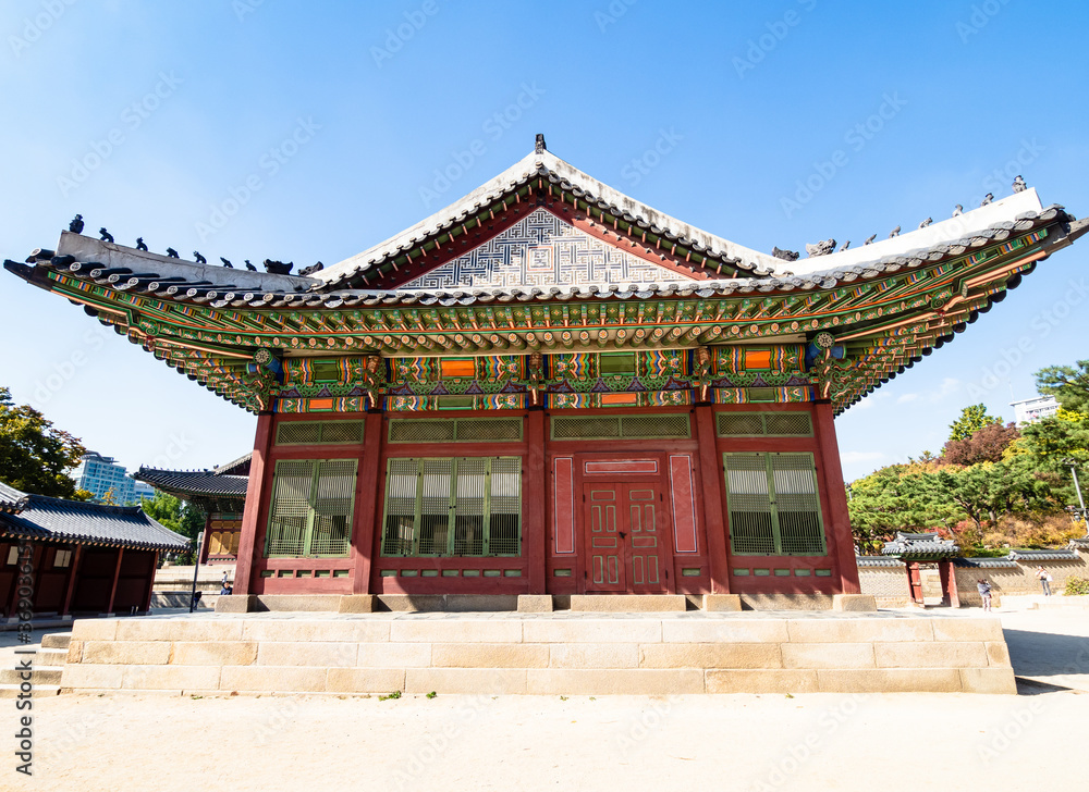 Foto de SEOUL, SOUTH KOREA - OCTOBER 30, 2019: front view of building ...