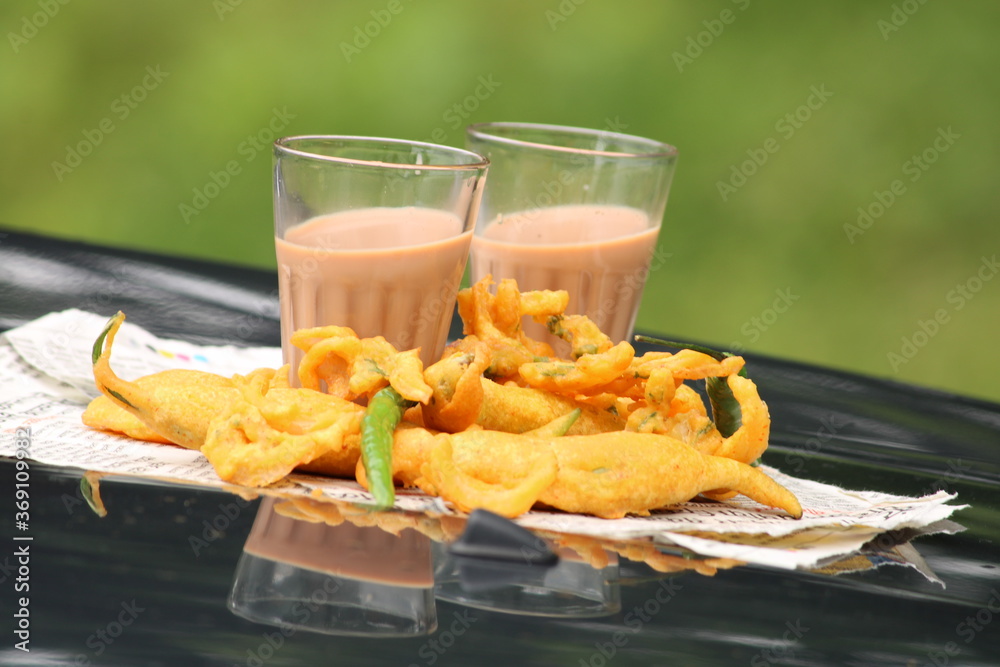 Crispy pakoras, delicious street food, favourite indian snack in ...