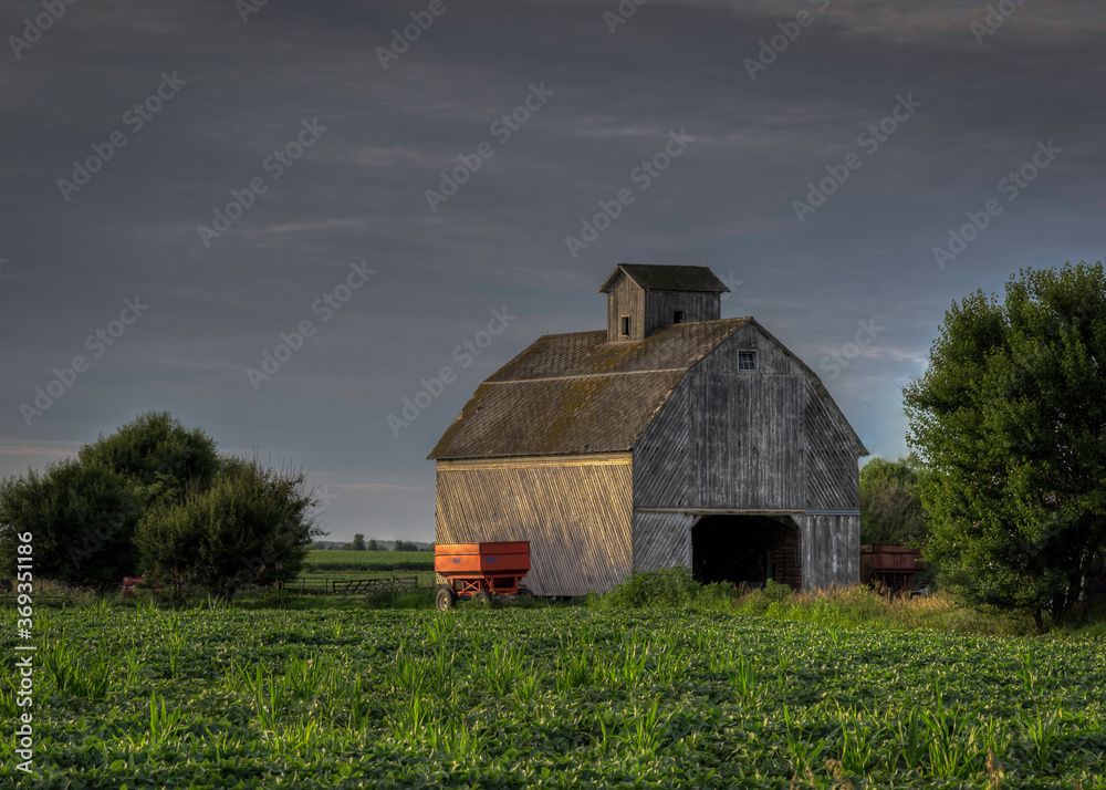 Old barns all across the US showing off the old Americana Stock Photo ...