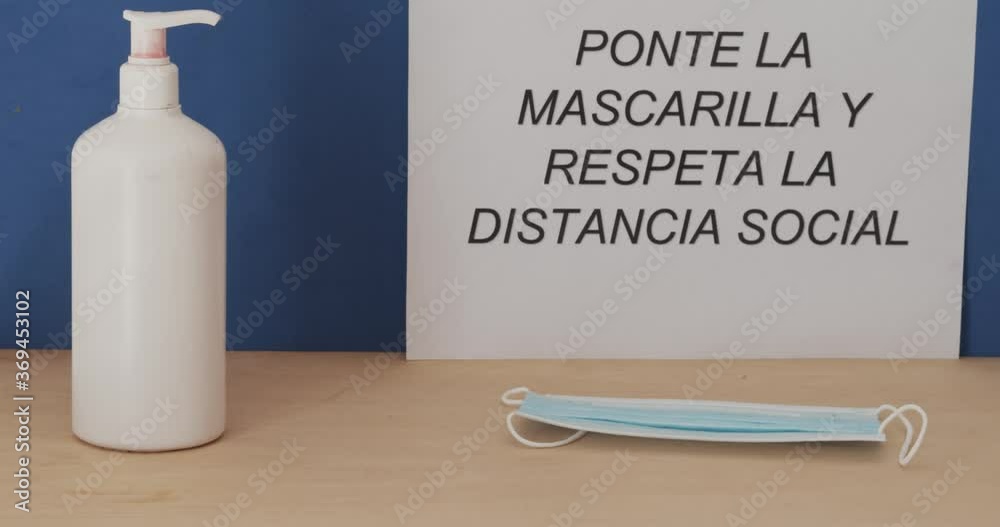 Detail of a poster in a store with the slogan in Spanish: wear the mask ...