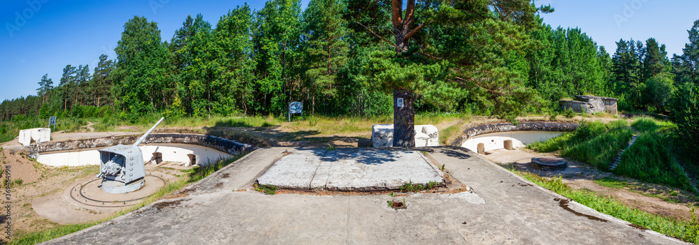 130 mm / 50 shipborne artillery mount of the 1935 model (B-13) in the ...