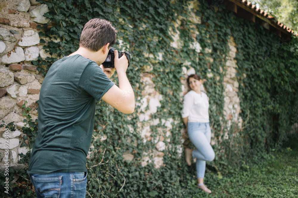 Out of focus woman having professional photo session from photographer ...