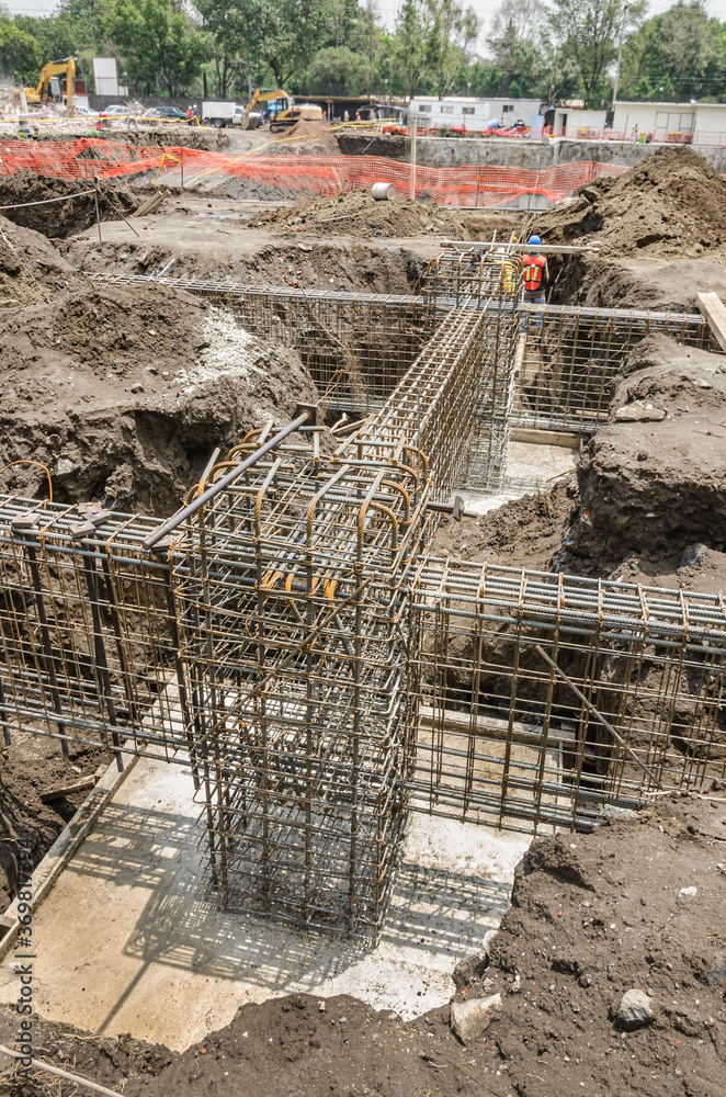 Huge shaft foundation slab Foundation plan with footings, pedestals and ...