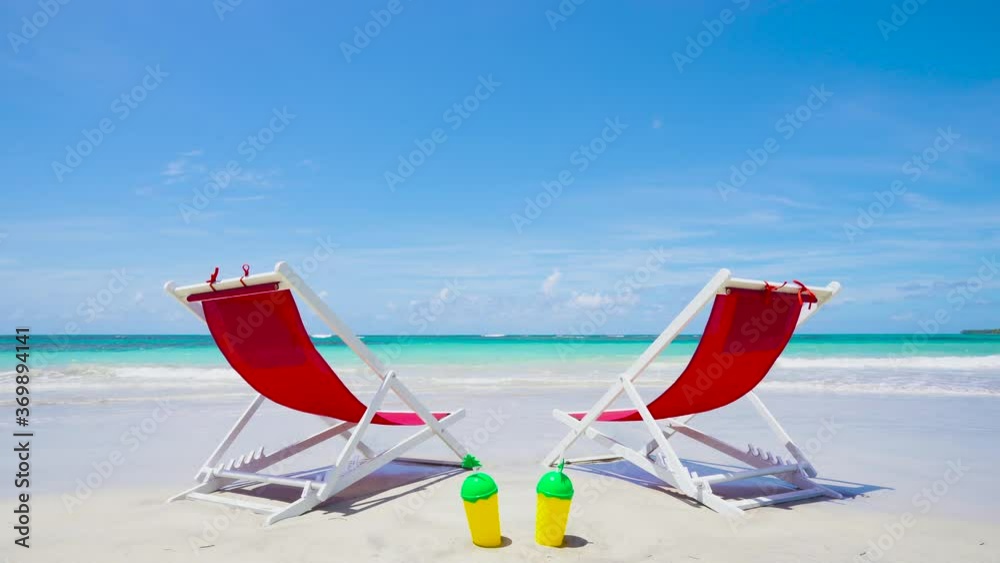 Hawaii beach background. Beach chairs with cocktails on the white sand ...