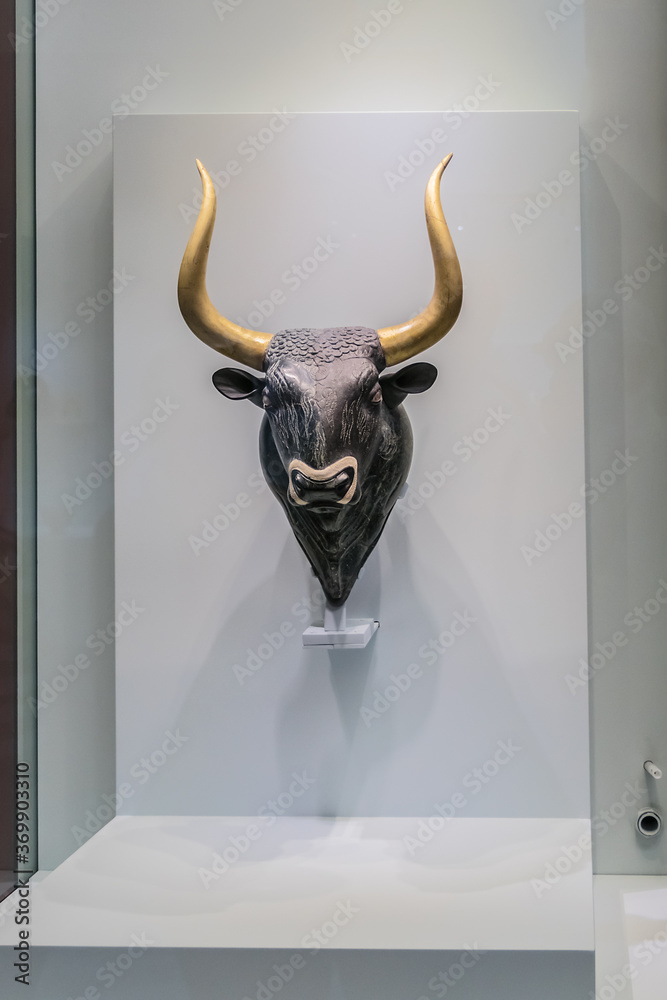 Beautiful samples of Minoan art in the Heraklion Archaeological Museum ...