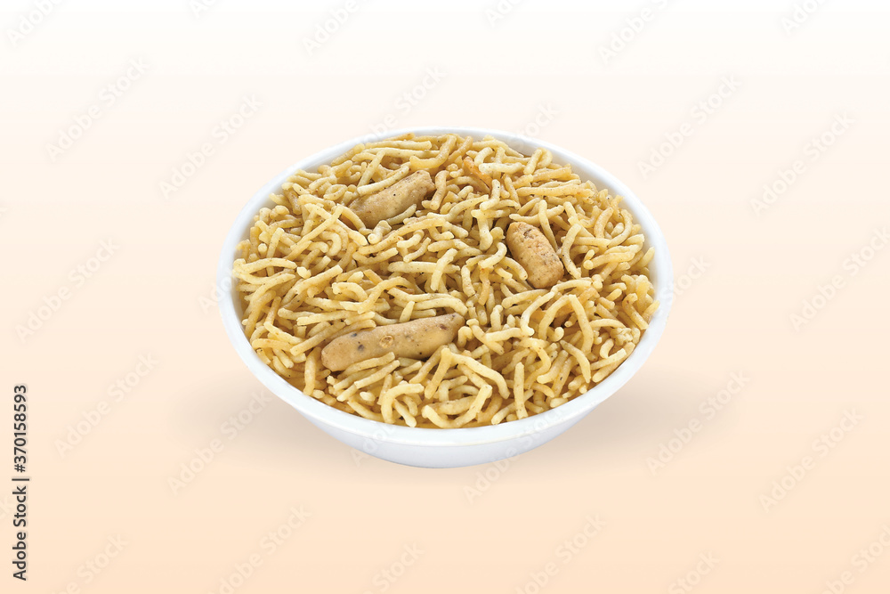 Foto de Indian Mathari made with fine wheat flour and namkeen Bikaneri ...