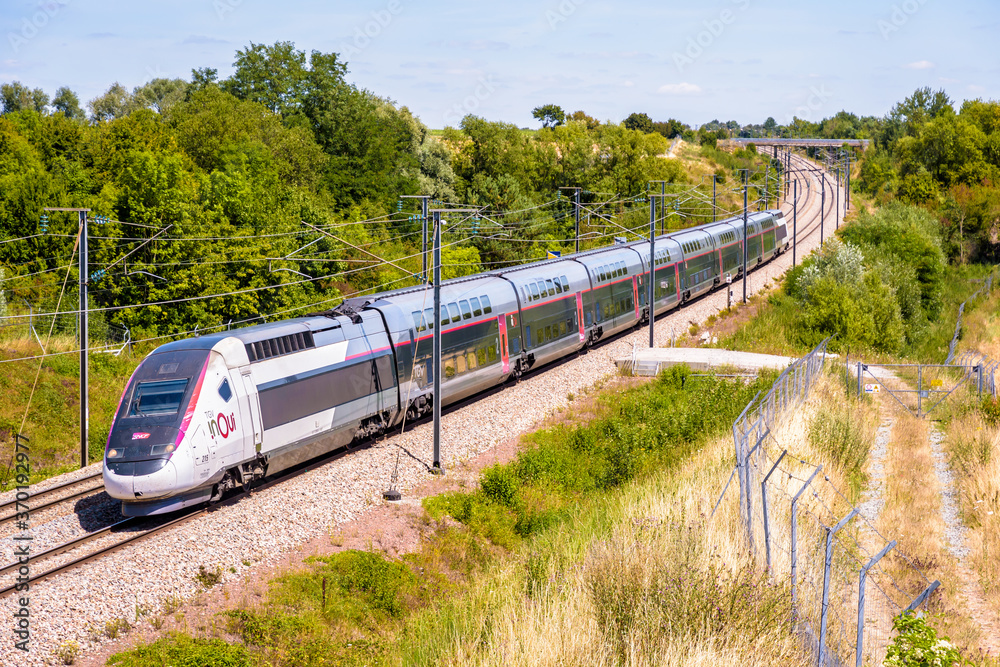 Fotka „Ver-sur-Launette, France - July 29, 2020: A TGV Duplex inOui high speed train from french ...