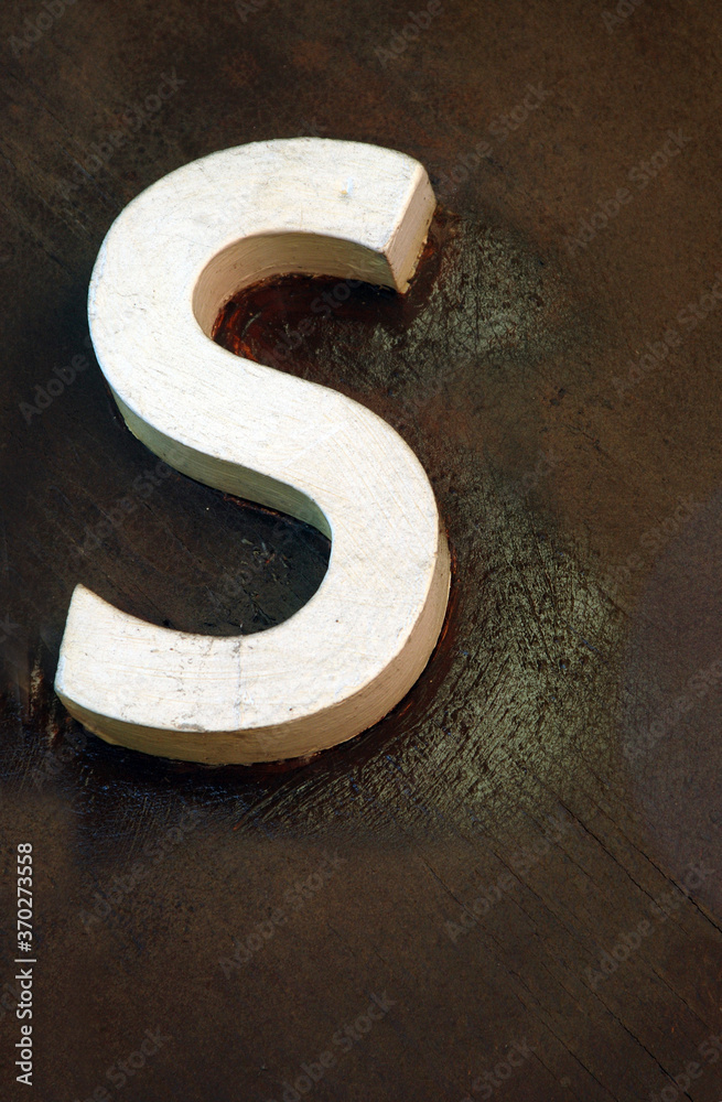 Found letters as in A to Z and 0 to 9, alpsha numeric or alphabet and ...