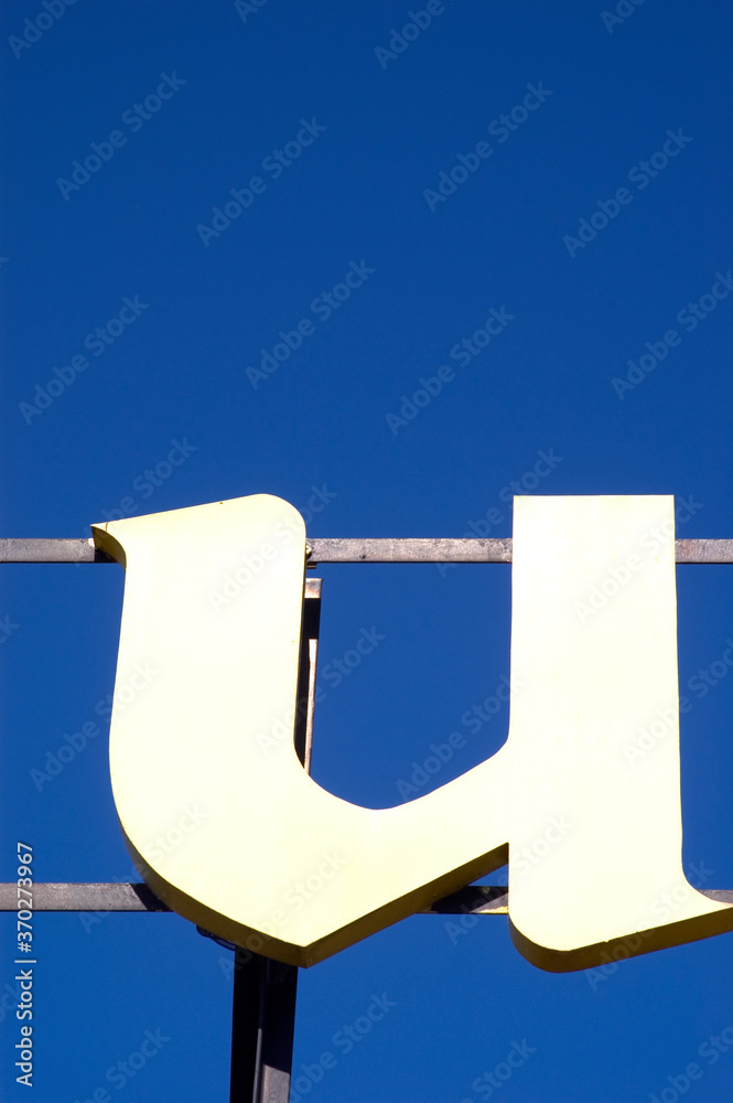 Found letters as in A to Z and 0 to 9, alpsha numeric or alphabet and ...