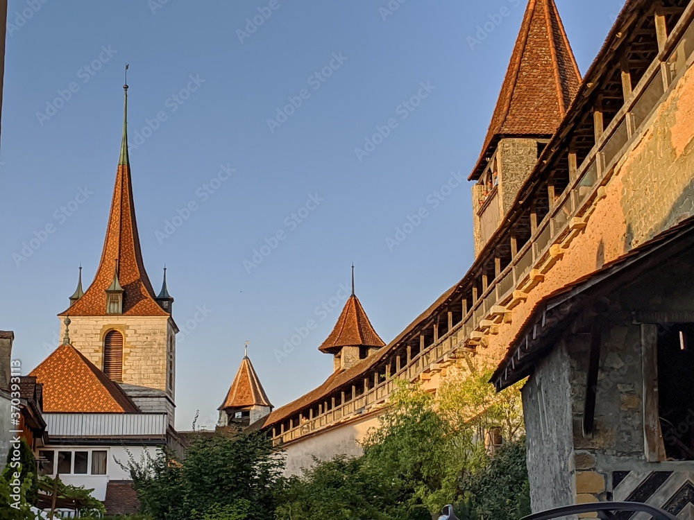 Morat murten et son lac village médiéval de la suisse, architecture ...