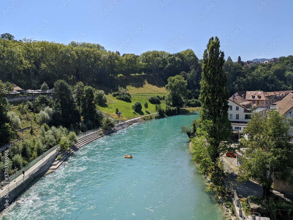 Berne en suisse Pont de Kirchenfeld avec le Aar le fleuve authentique ...