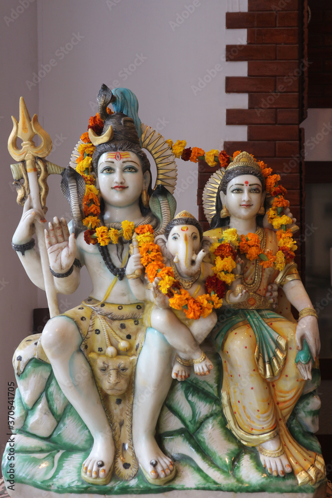 Shiva, Parvati and Ganesh - the holy family of Indian gods. Figurine ...