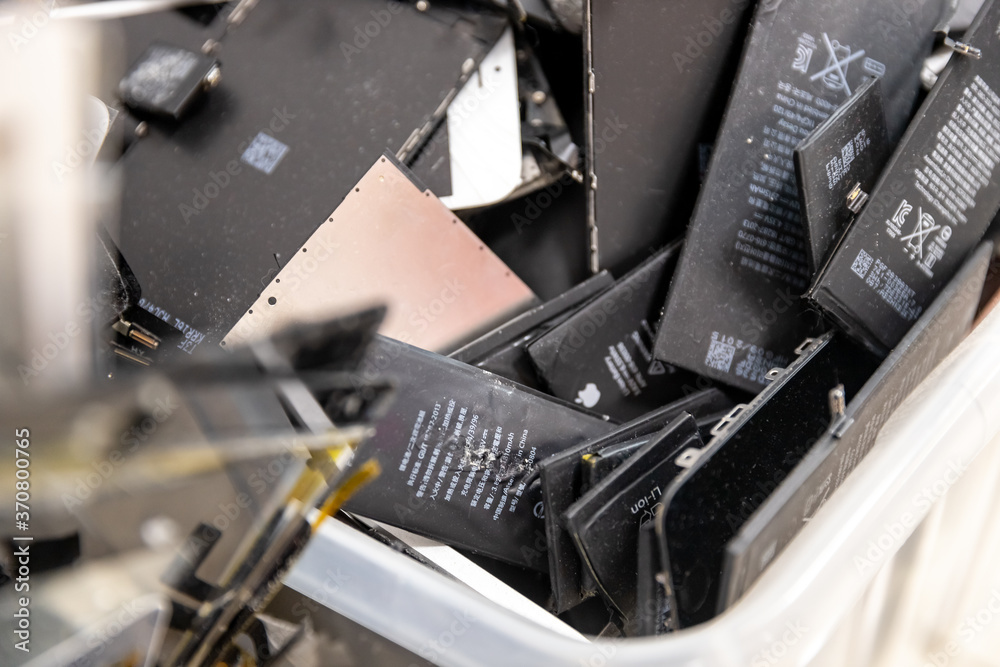 Broken iPhone Apple phone screens and used rechargeable batteries in ...