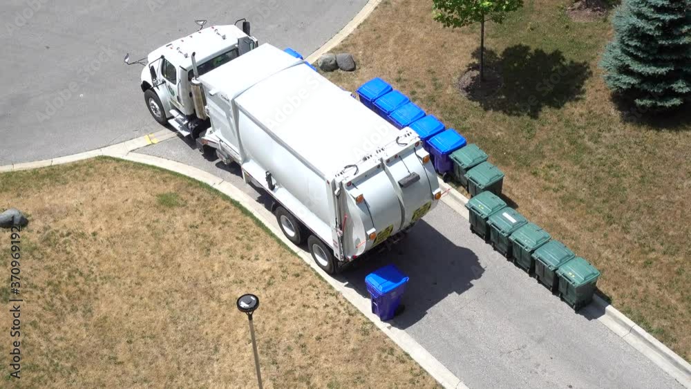 Stockvideo Canadian Municipal Recycling Garbage Rubbish Truck Vehicle ...
