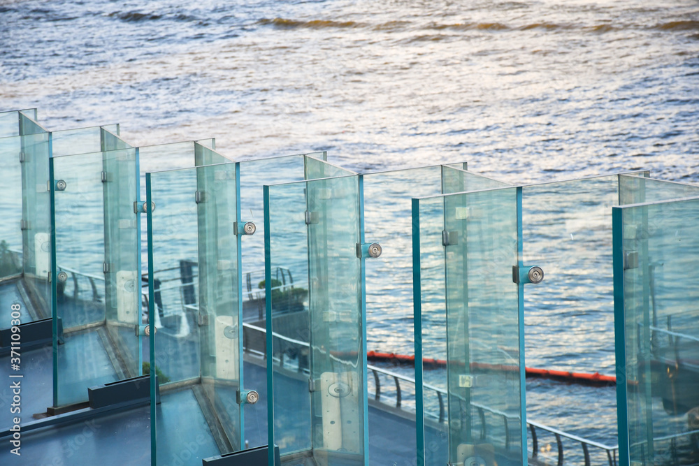 Fotka „tempered laminated glass railing balustrade panels frame less ...