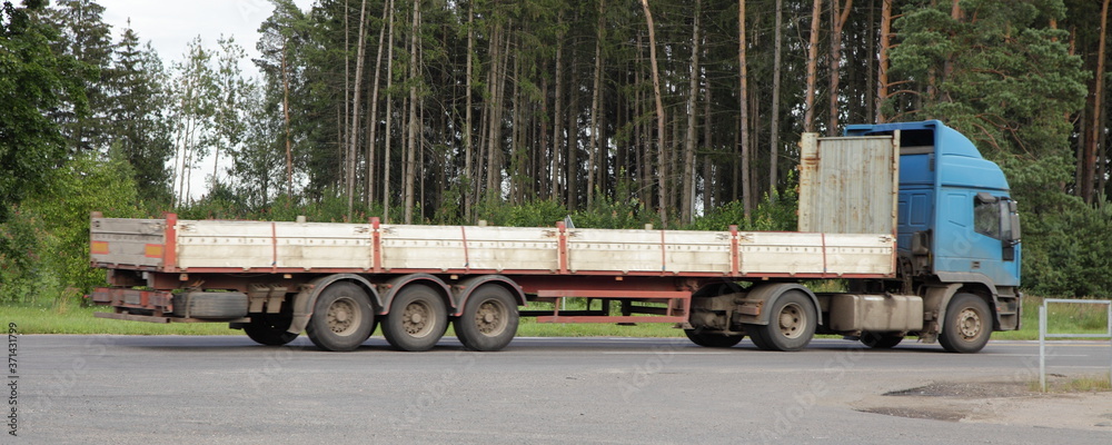 Semi truck with empty white low-frame semi-trailer trawl on suburban ...