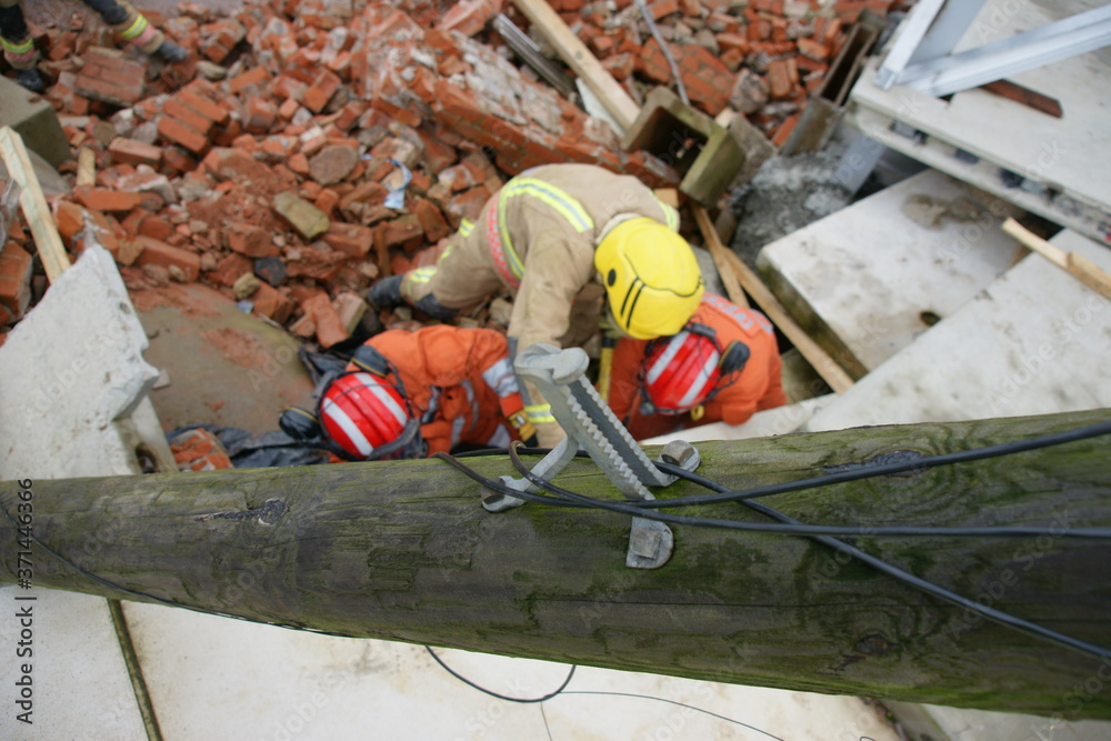 Building collapses, urban search and rescue, disaster zone Stock Photo ...
