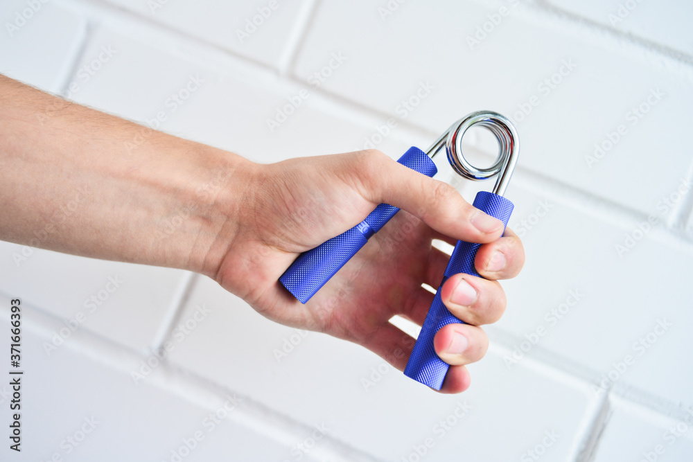 Expanders of different colors depending on the load with or without a ...