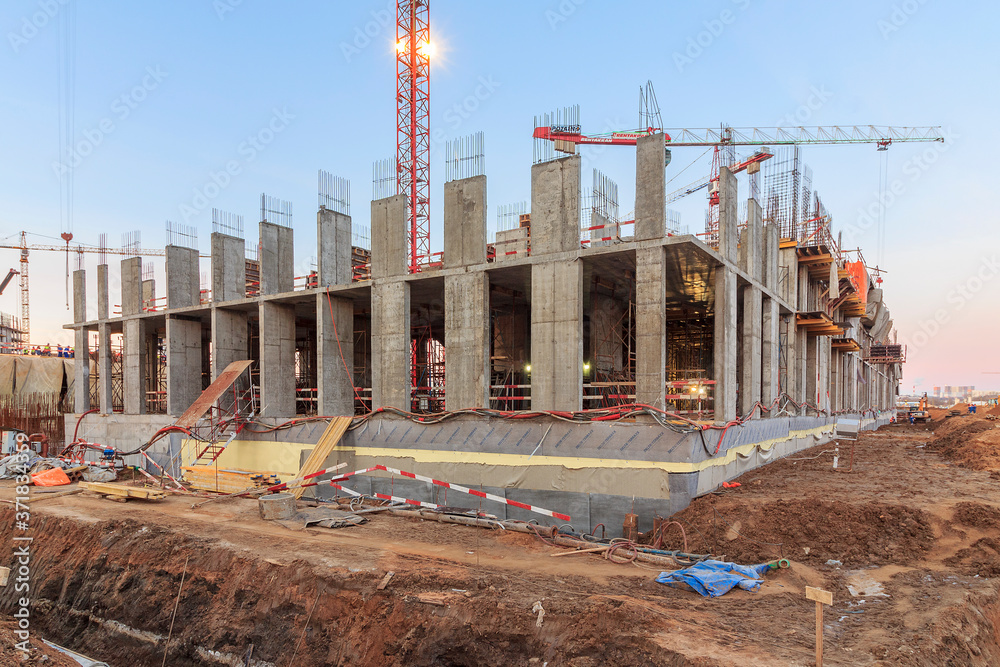 Foto de Reinforcement work and installation of formwork. Concrete is ...