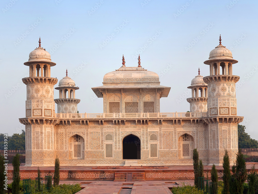 Fotka „Tomb of Itimad-Ud-Daulah in Agra, India. It is a Mughal ...