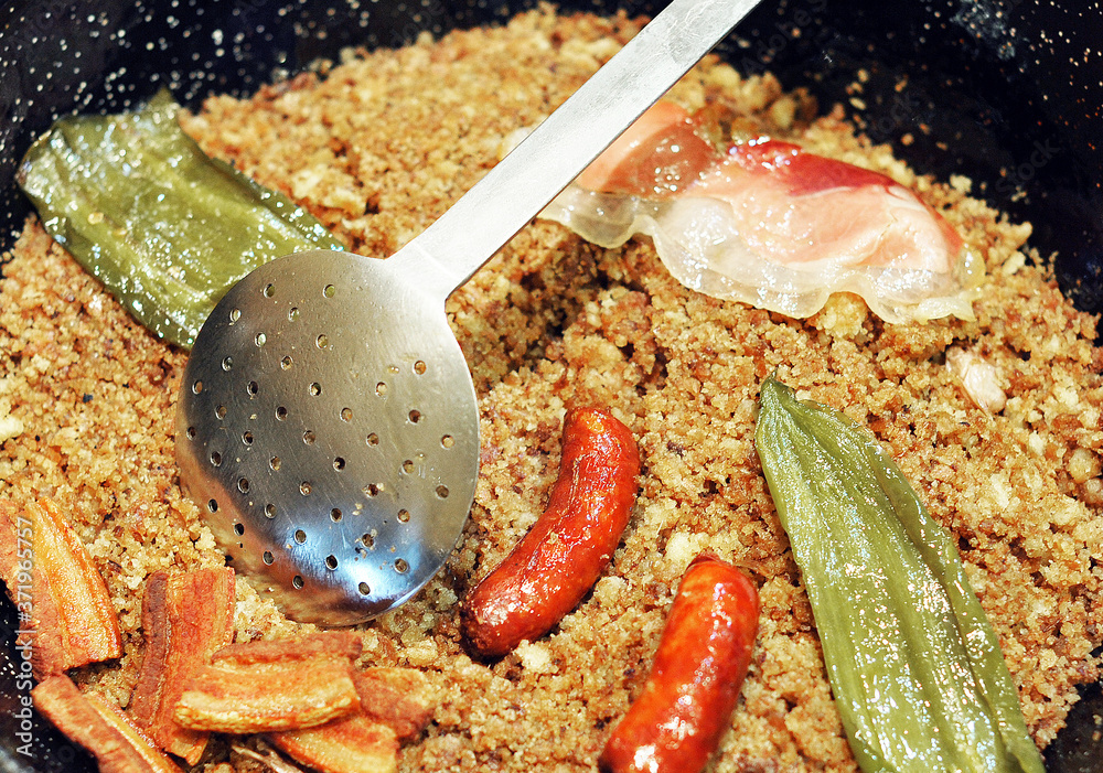 Migas de pastor, receta típica de la gastronomía española Stock Photo ...