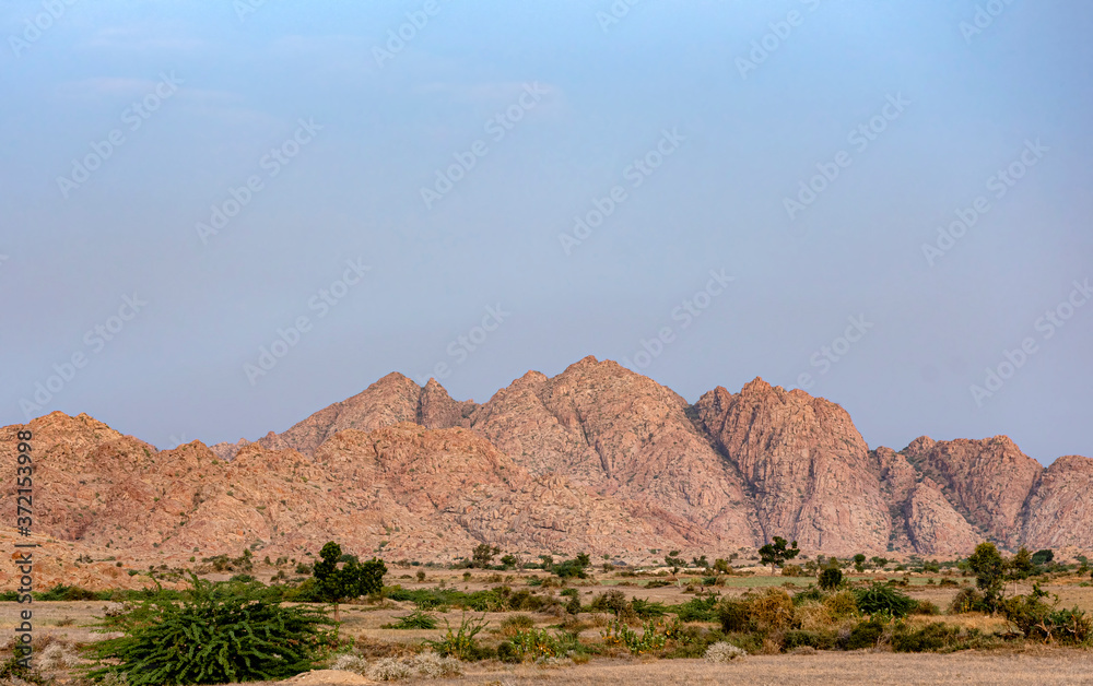 Foto de Karoonjhar Mountains are located in south-eastern edge of the ...