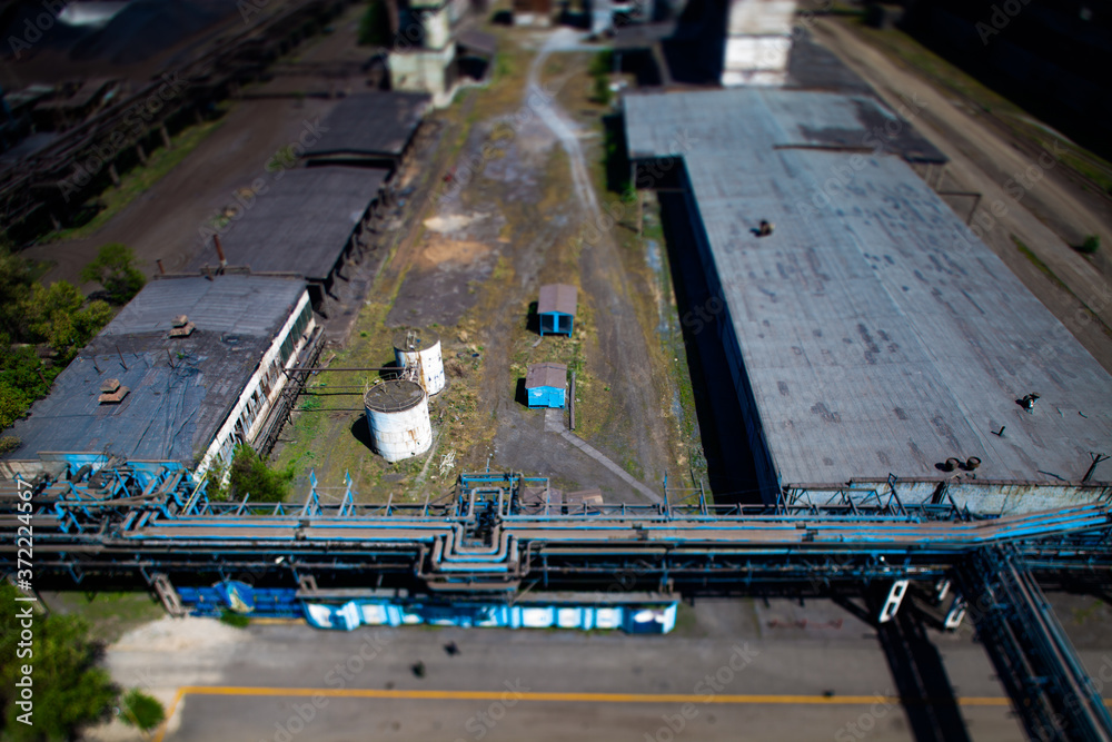 Foto de Old broken Soviet metallurgy factory buildings with pipelines ...