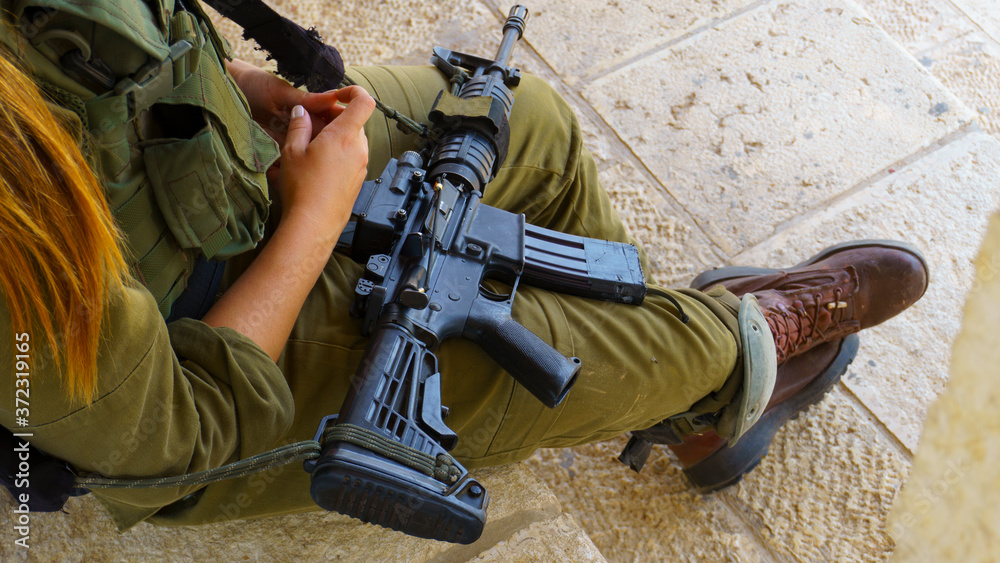 Israeli Women Guns