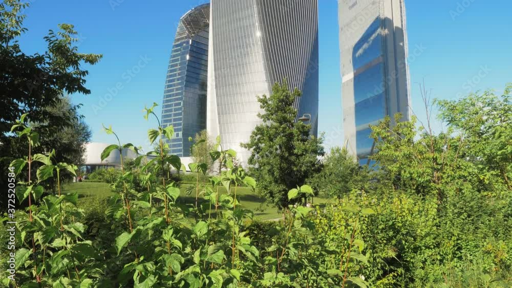 Video Stock modern skyscrapers in a park in Milan. a vertical movement ...