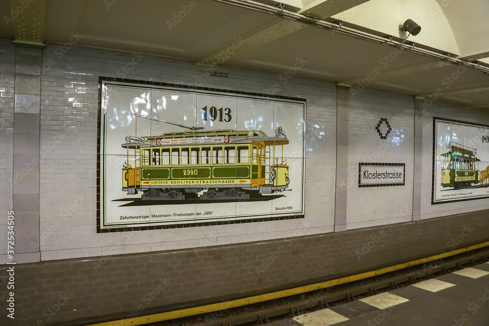Klosterstrasse U-Bahn (underground) station. Tiles on wall - picture of ...