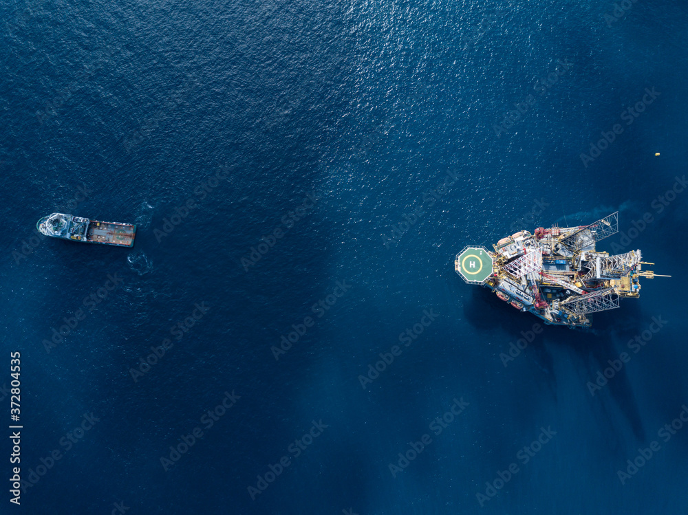 Offshore jack up rig and tow vessels during the rig move operation at the offshore location ...