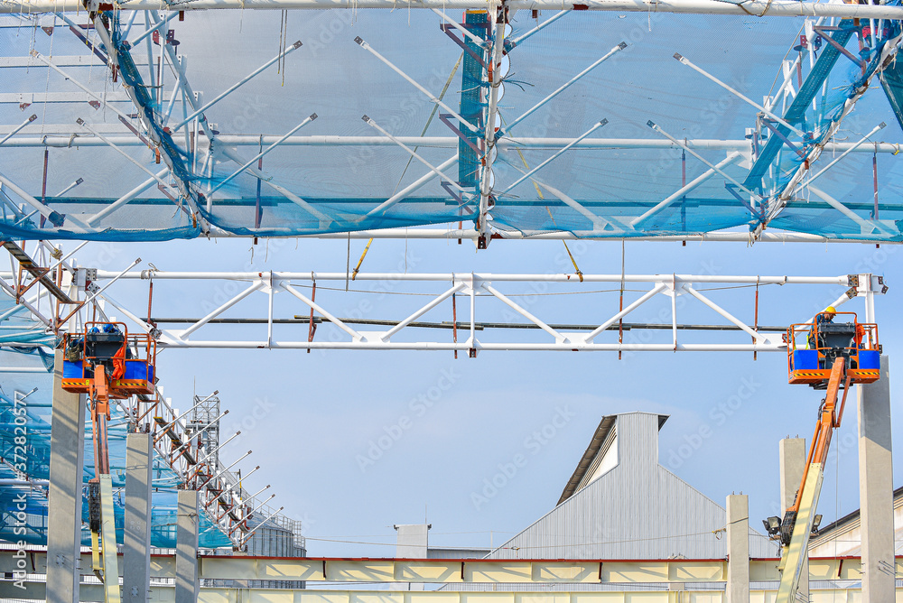 Steel structure roof truss frame installation by mobile crane under the ...