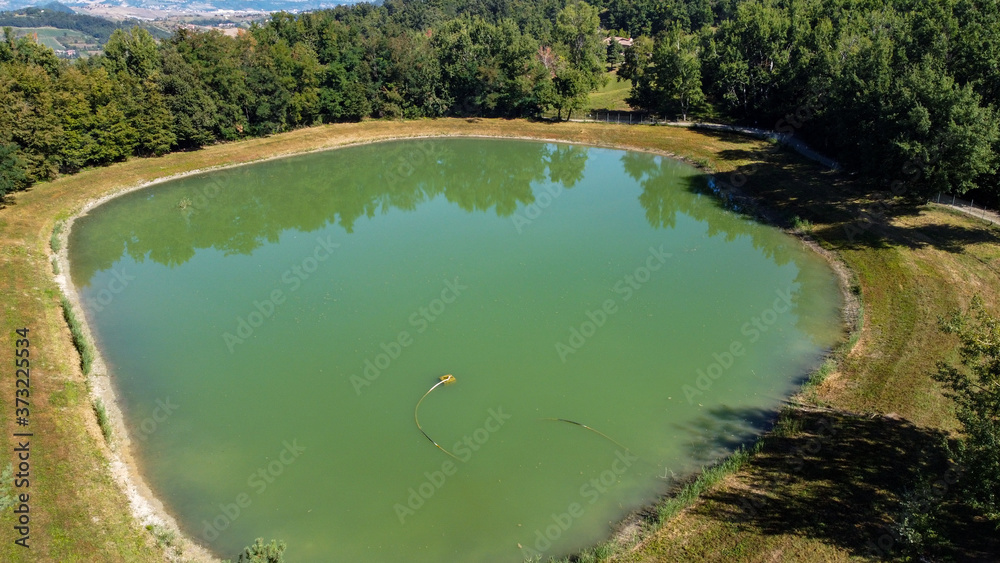 Vista aerea dal drone delle colline italiane sugli Appennini nelle ...