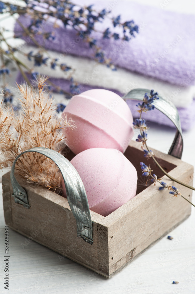 Bath bombs in spa composition 스톡 사진 | Adobe Stock