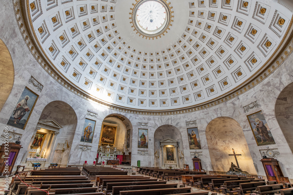 Tempio del Canova, interno della chiesa arcipretale della Santissima ...