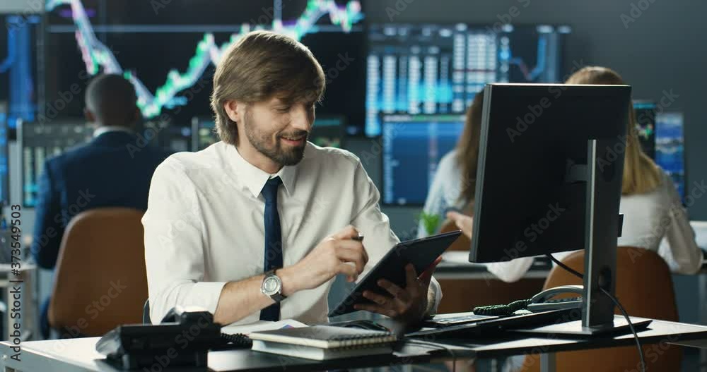Caucasian handsome young man broker working at computer in trading ...