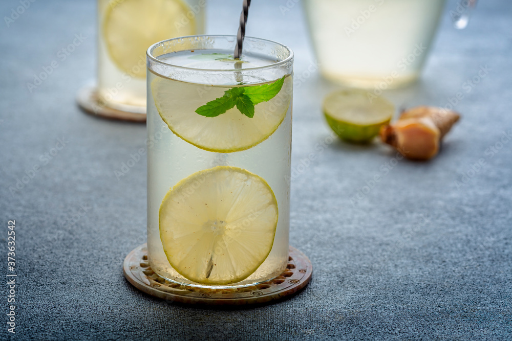 Foto de Shikanji / nimbu pani is a popular cold drink from India do ...