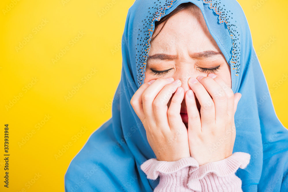 Asian Muslim Arab, Portrait of happy beautiful young woman religious ...