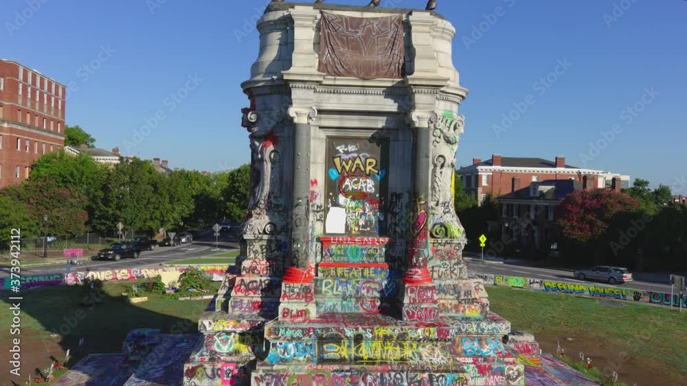 Drone shot of the Robert E. Lee Statue in Richmond Virginia on Monument ...